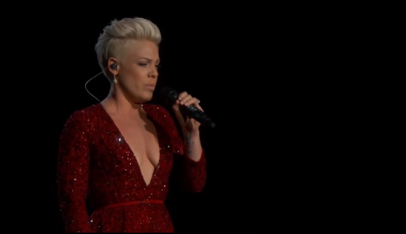 Trending News News | Pink News: Singer Blasts 'Fat-Shamers' on Twitter ...