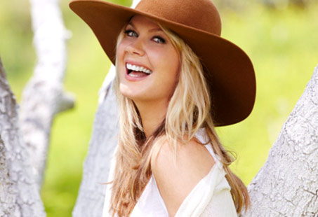 BC News News | Singer Natalie Grant 'Embarrassed' by Panic Attack on ...